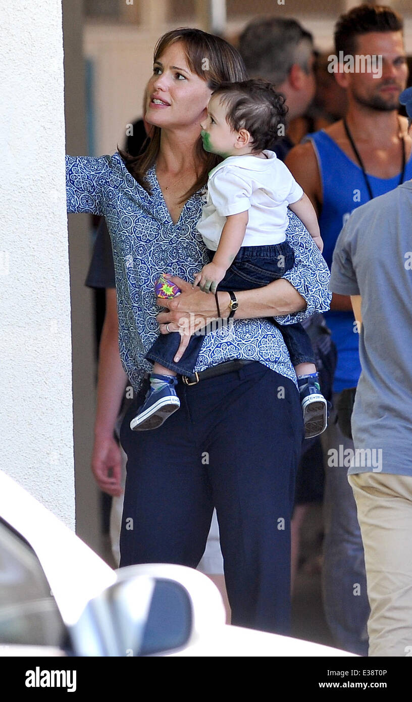 Jennifer Garner and Steve Carell on the set of 'Alexander and the ...