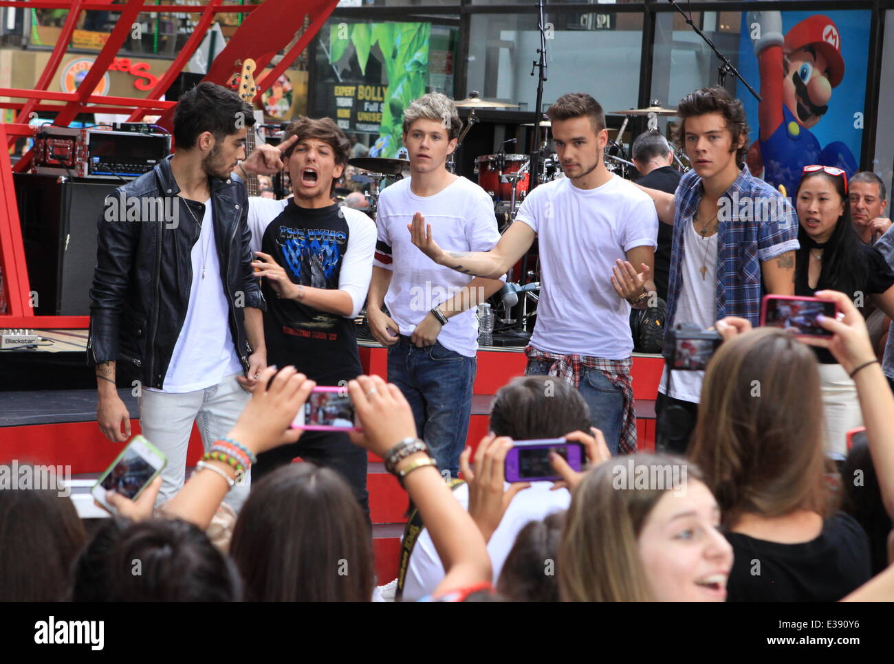 One Direction perform on the 'Today' show as part of their NBC Toyota ...