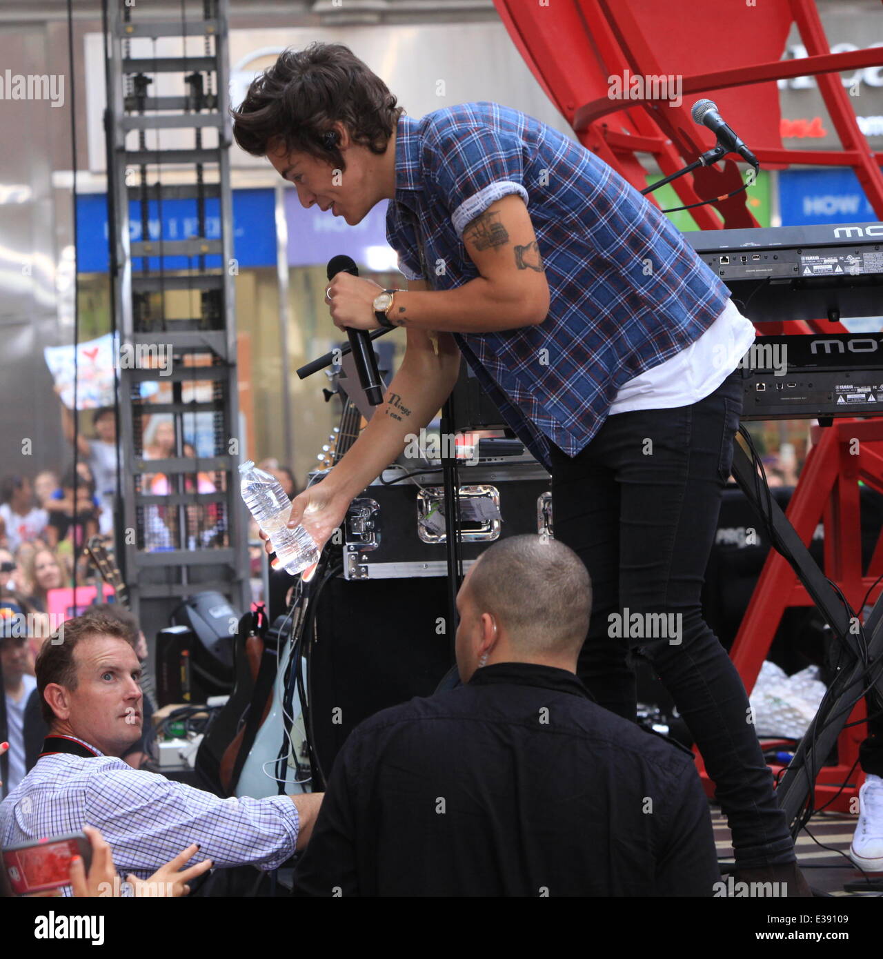 One Direction perform on the 'Today' show as part of their NBC Toyota ...