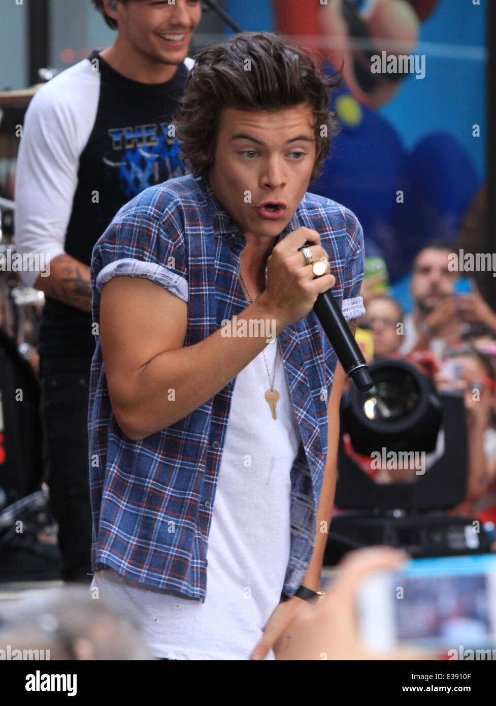 One Direction perform on the 'Today' show as part of their NBC Toyota ...