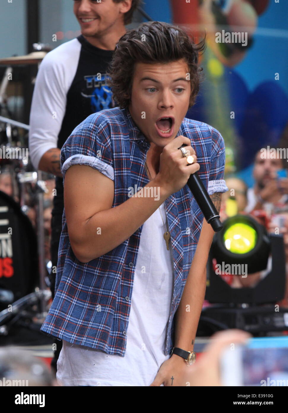 One Direction perform on the 'Today' show as part of their NBC Toyota ...