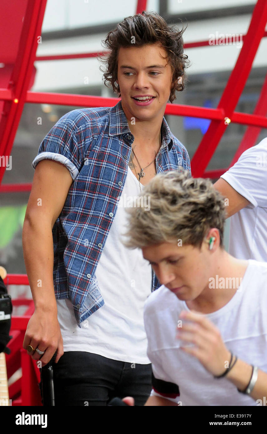One Direction perform on the 'Today' show as part of their NBC Toyota ...