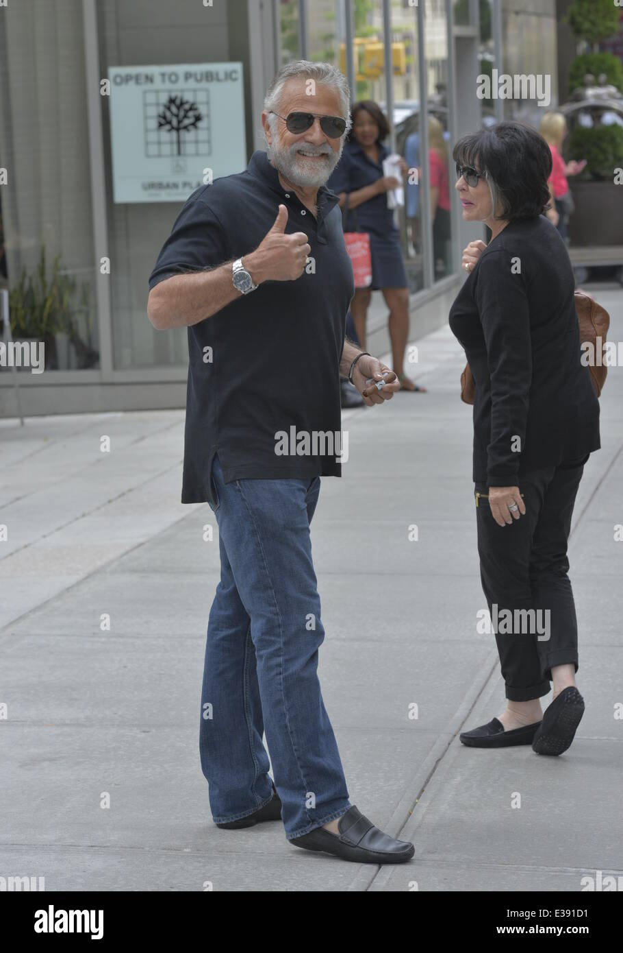 'The Most Interesting Man in the World' Jonathan Goldsmith smokes a ...