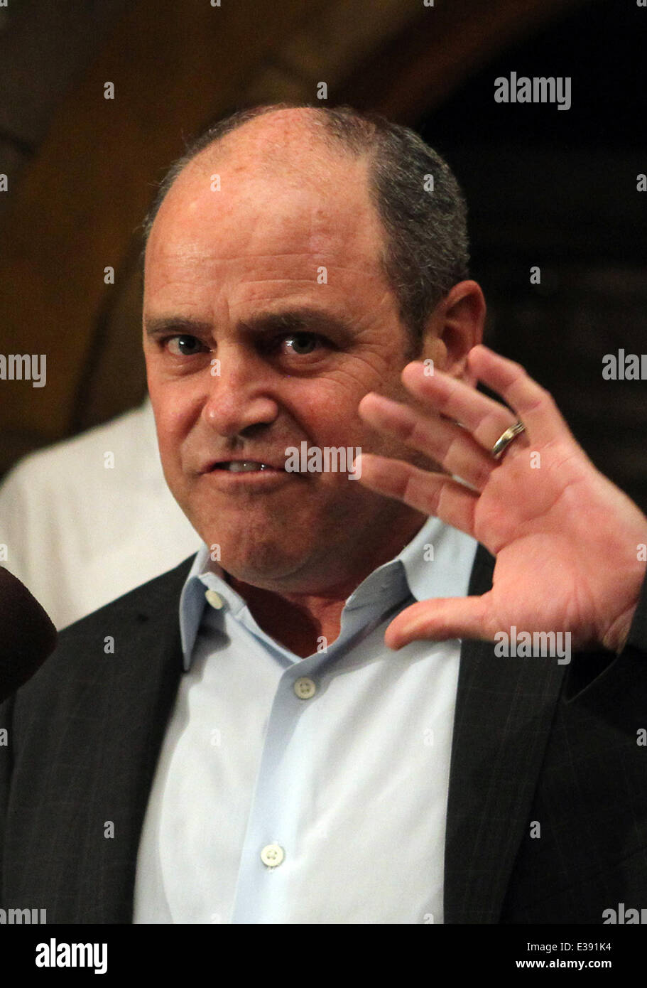 NCIS Los Angeles 100th episode cake cutting event Held At Paramount ...