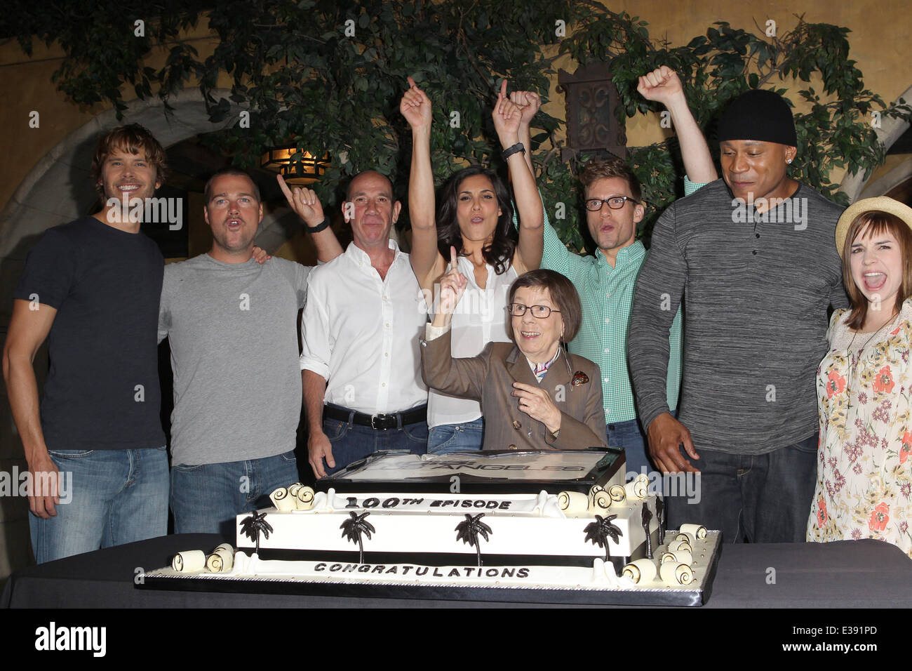 NCIS Los Angeles 100th episode cake cutting event Held At Paramount ...