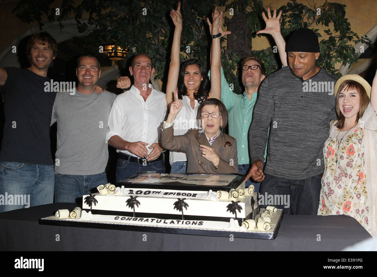 NCIS Los Angeles 100th episode cake cutting event Held At Paramount ...