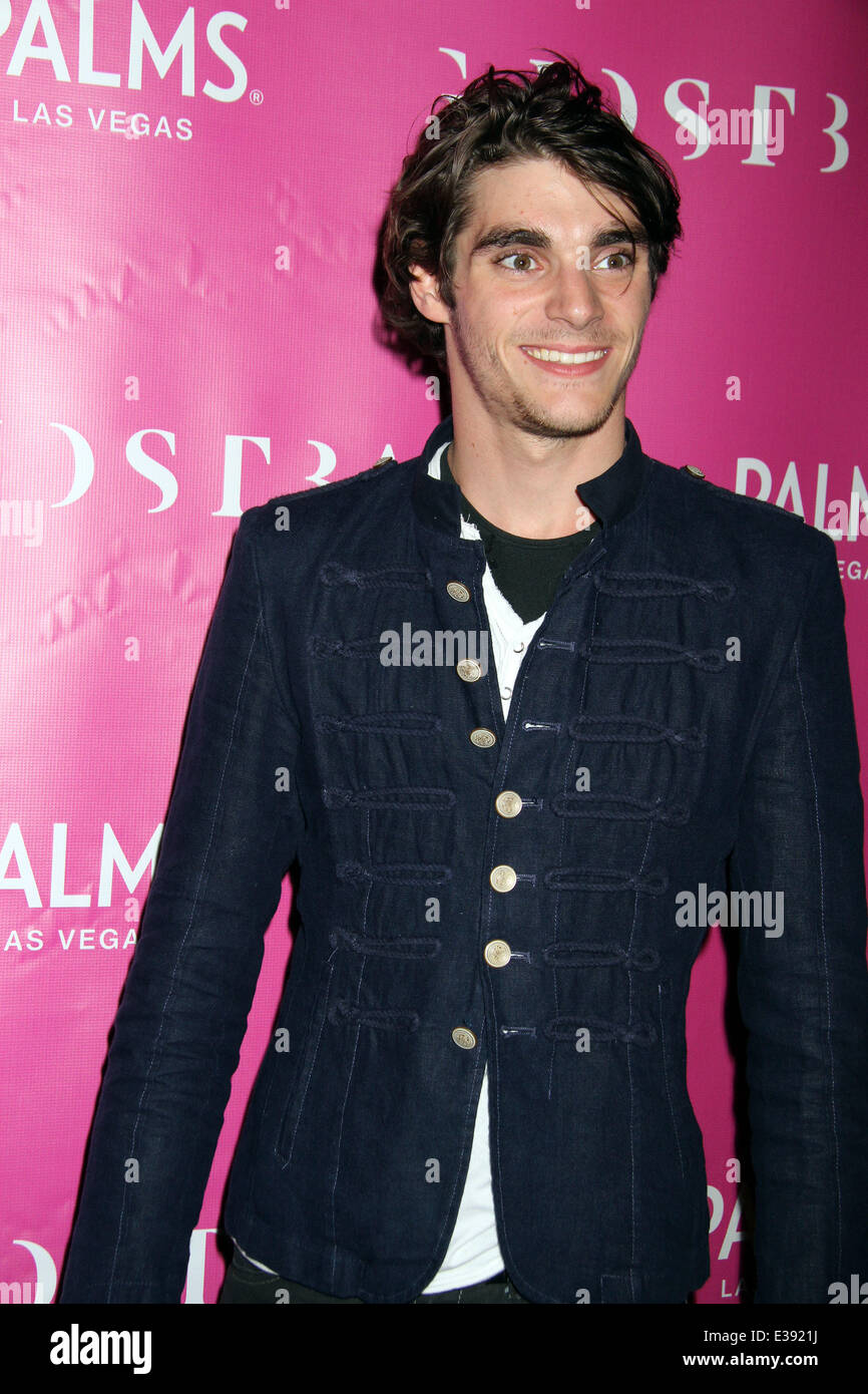 Breaking Bad Star R.J.Mitte Celebrates His 21st Birthday At Ghostbar ...