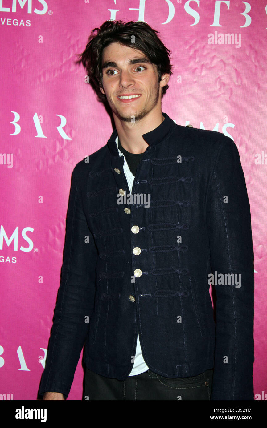 Breaking Bad Star R.J.Mitte Celebrates His 21st Birthday At Ghostbar ...