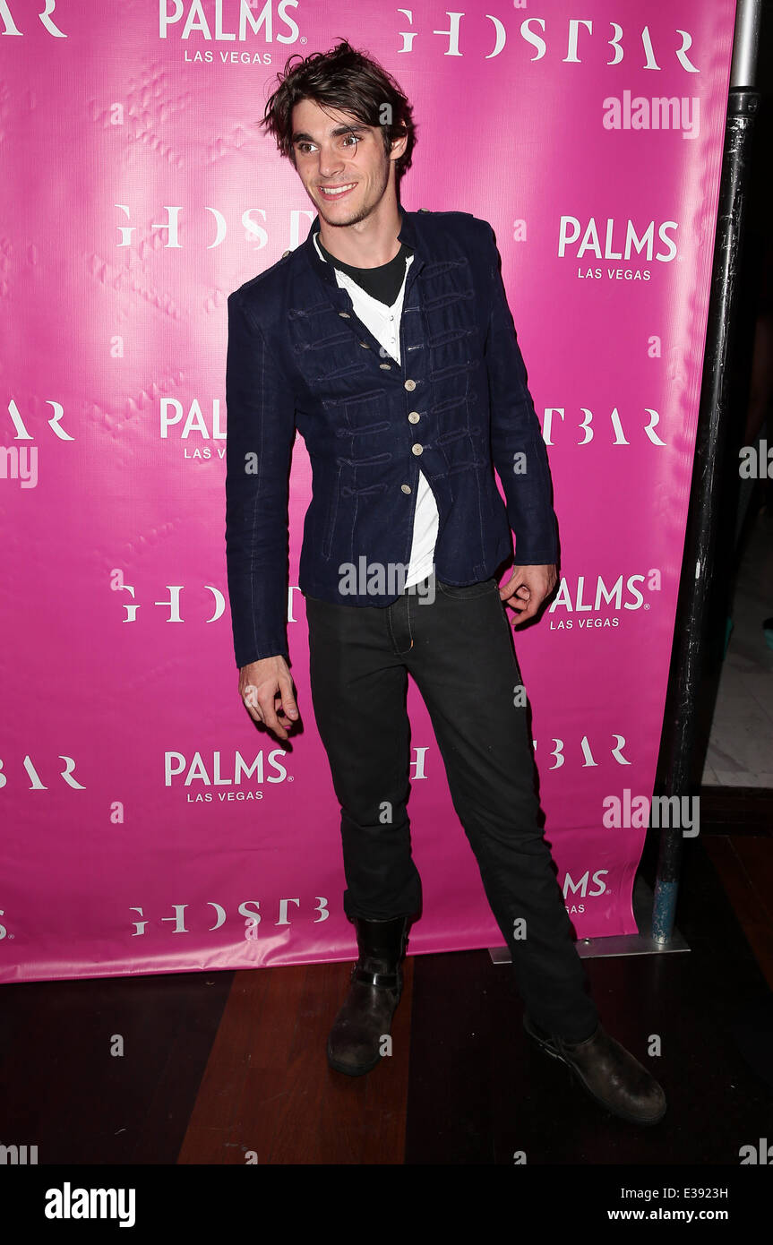 “BREAKING BAD” STAR, RJ MITTE, TO CELEBRATE 21ST BIRTHDAY AT GHOSTBAR ...