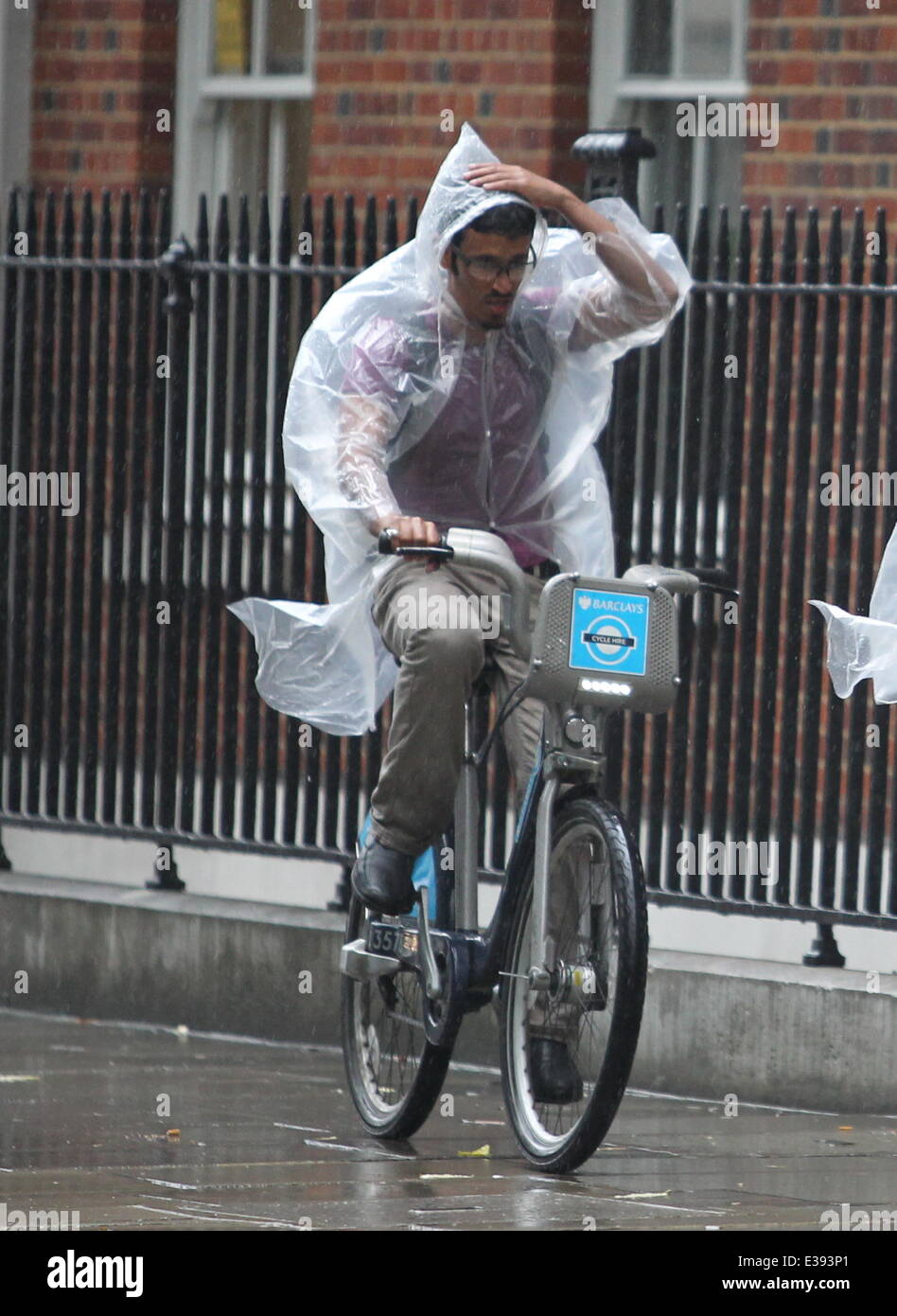 Wet weather pictures from Central London, Hyde Park and Notting Hill ...
