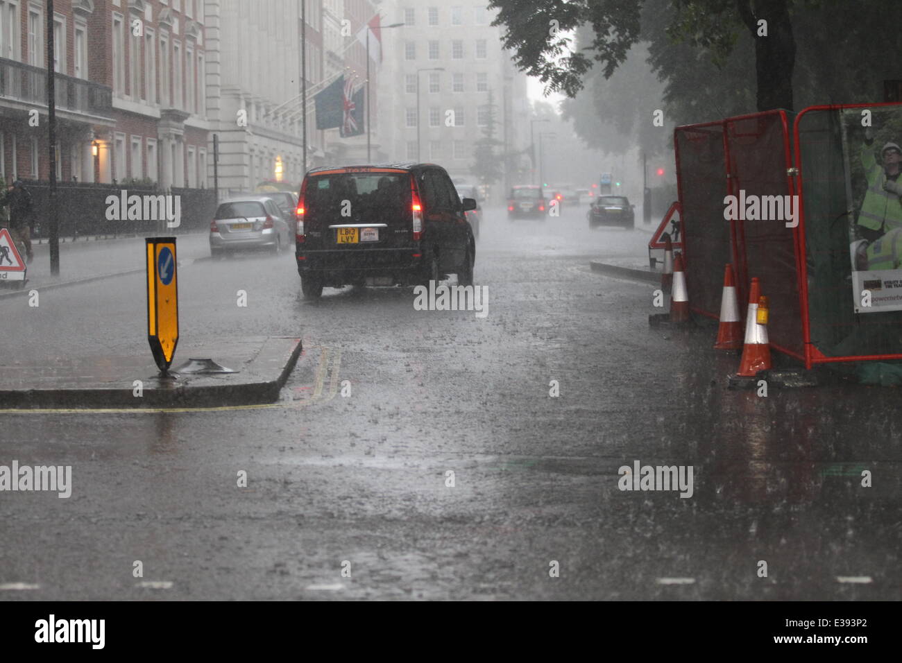 London Weather Pictures High Resolution Stock Photography and Images ...