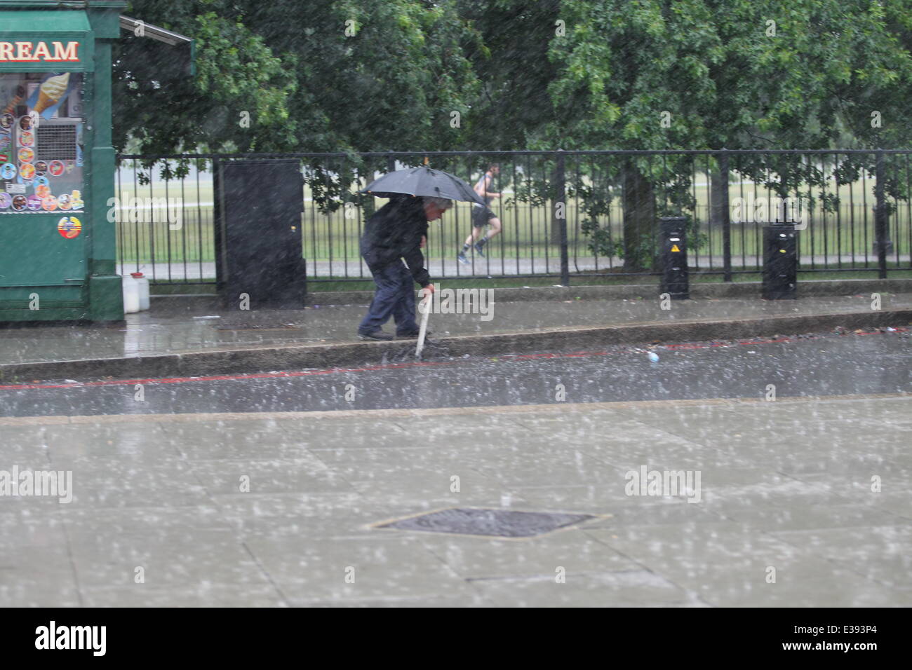 Wet weather pictures from Central London, Hyde Park and Notting Hill ...