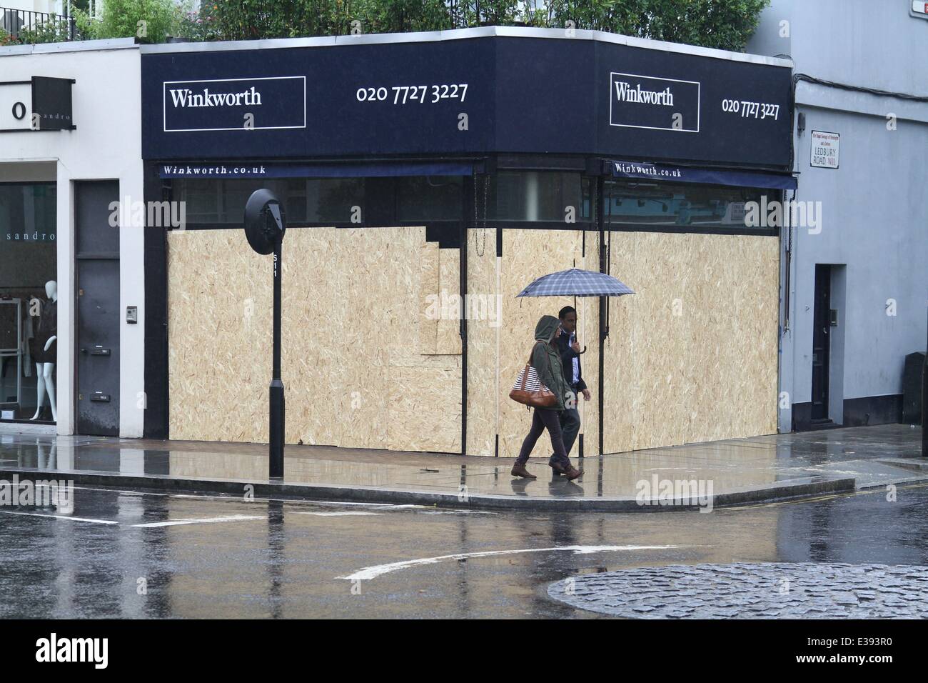 Wet weather pictures from central london hi-res stock photography and ...