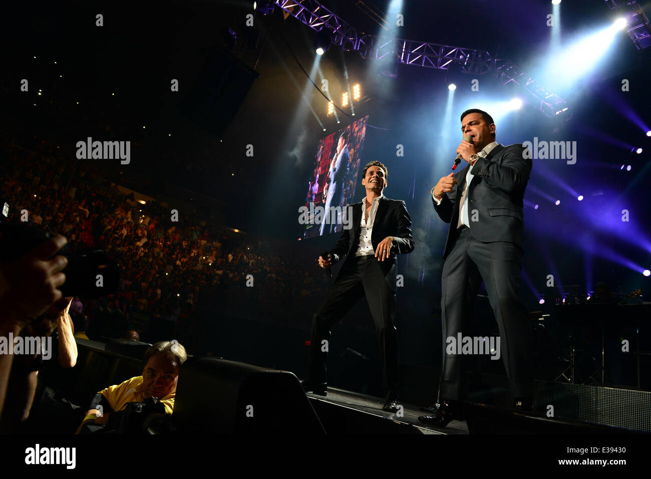 Marc Anthony "Vivir Mi Vida" Tour At The American Airlines Arena ...