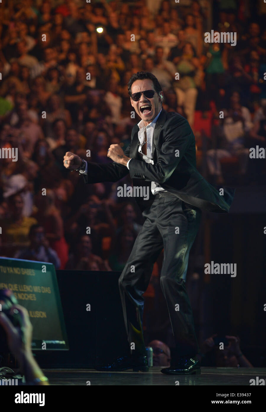 Marc Anthony "Vivir Mi Vida" Tour At The American Airlines Arena ...