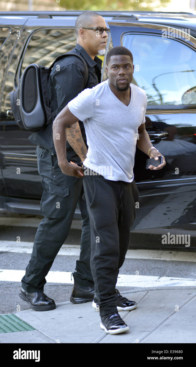 Actor and comedian Kevin Hart arrives at his Manhattan hotel Featuring ...