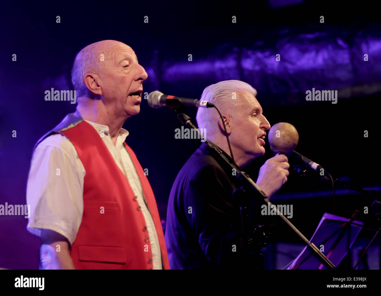 Scaffold band hi-res stock photography and images - Alamy