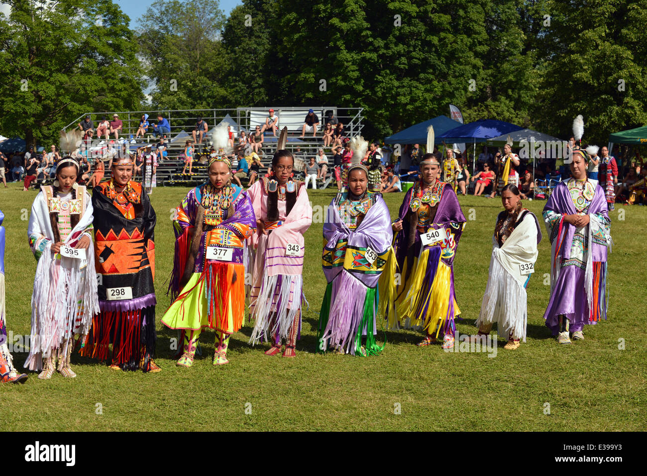 Native canadian traditional dress hi-res stock photography and images ...
