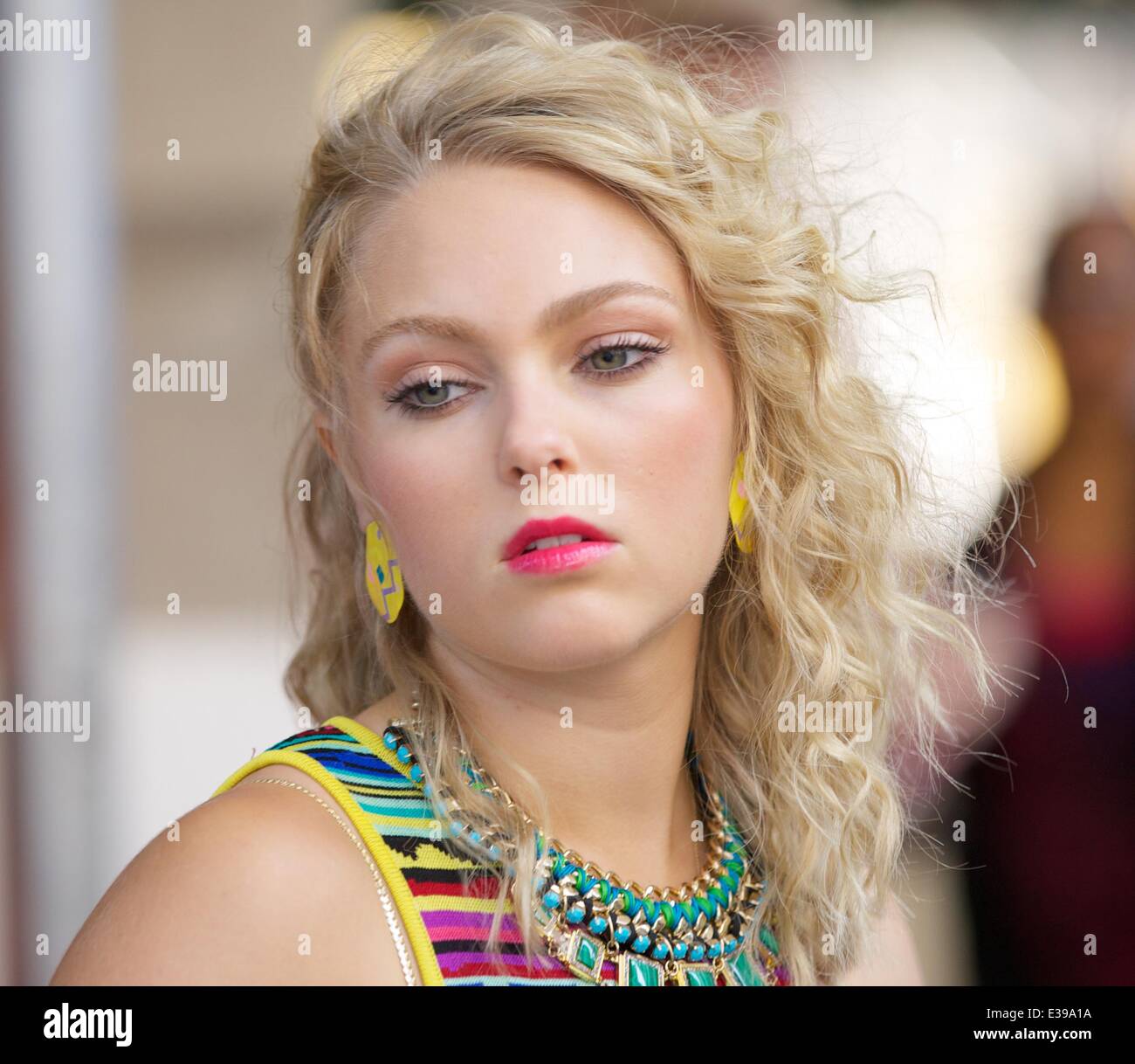 AnnaSophia Robb filming 'The Carrie Diaries' Featuring: AnnaSophia Robb ...