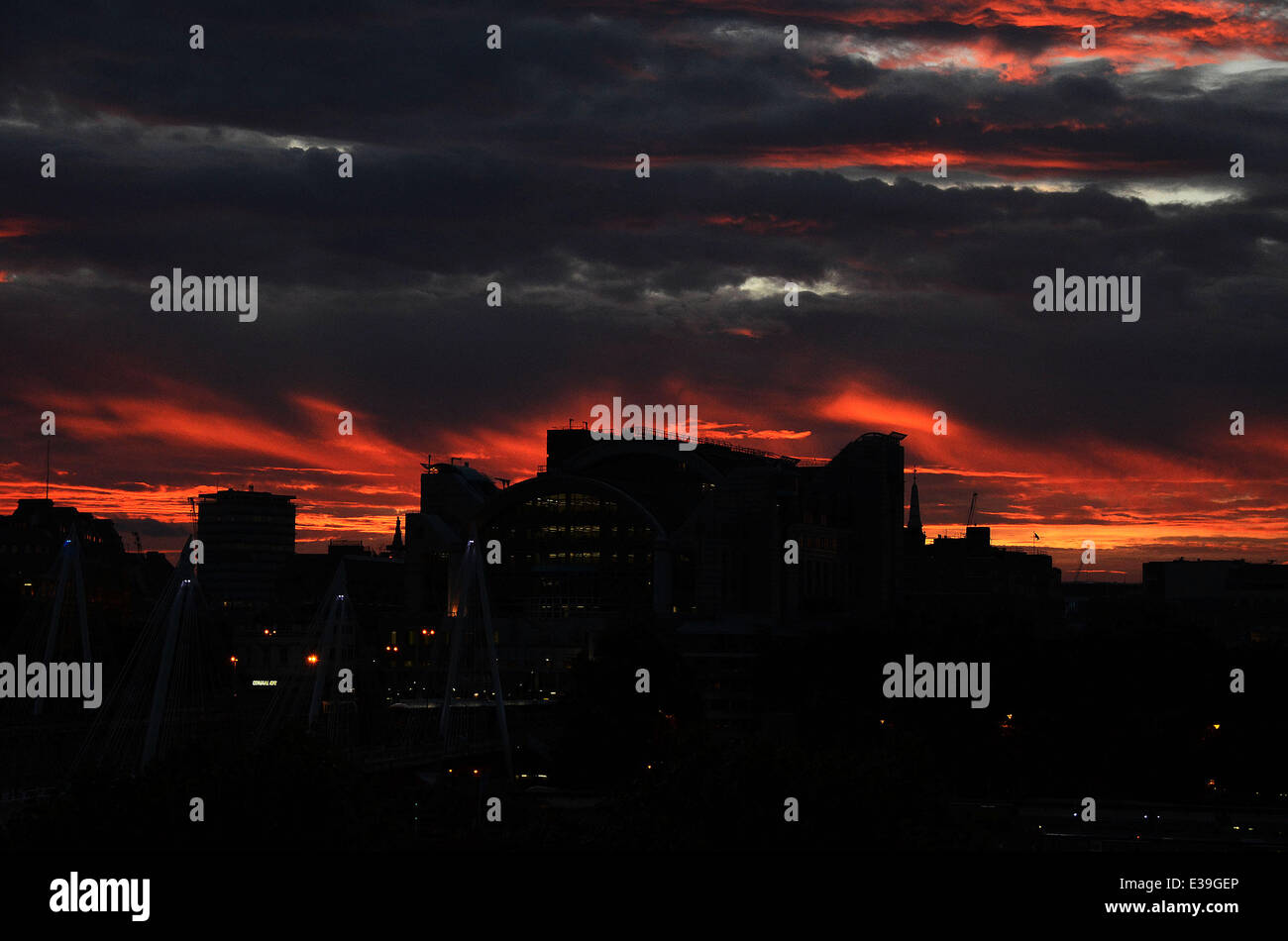 A red sky over London last night (30Aug13) gave an impression of the ...