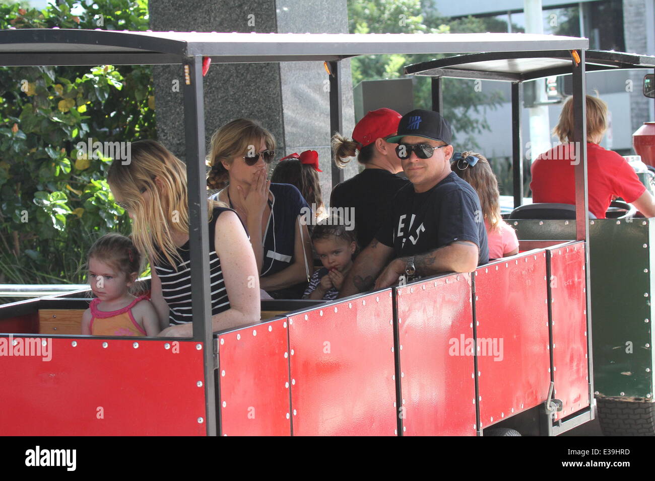 Selma Blair and Jason Bleick out with their son Arthur in Studio City ...