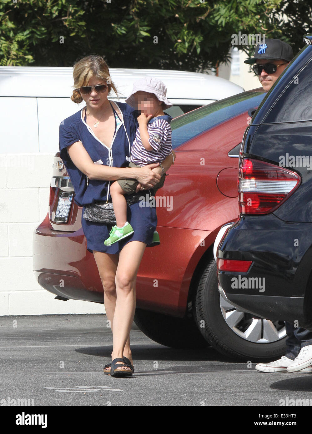 Selma Blair and Jason Bleick out with their son Arthur in Studio City ...