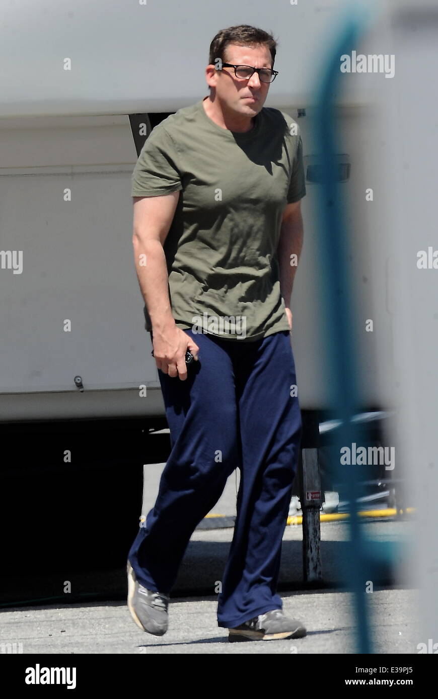 Comedian actor Steve Carell shows off his chest muscles wearing workout ...