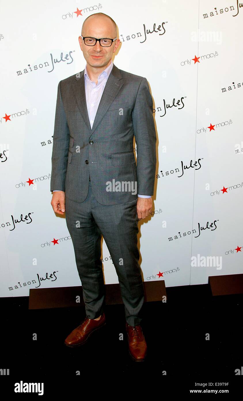 Simon collins hi-res stock photography and images - Alamy