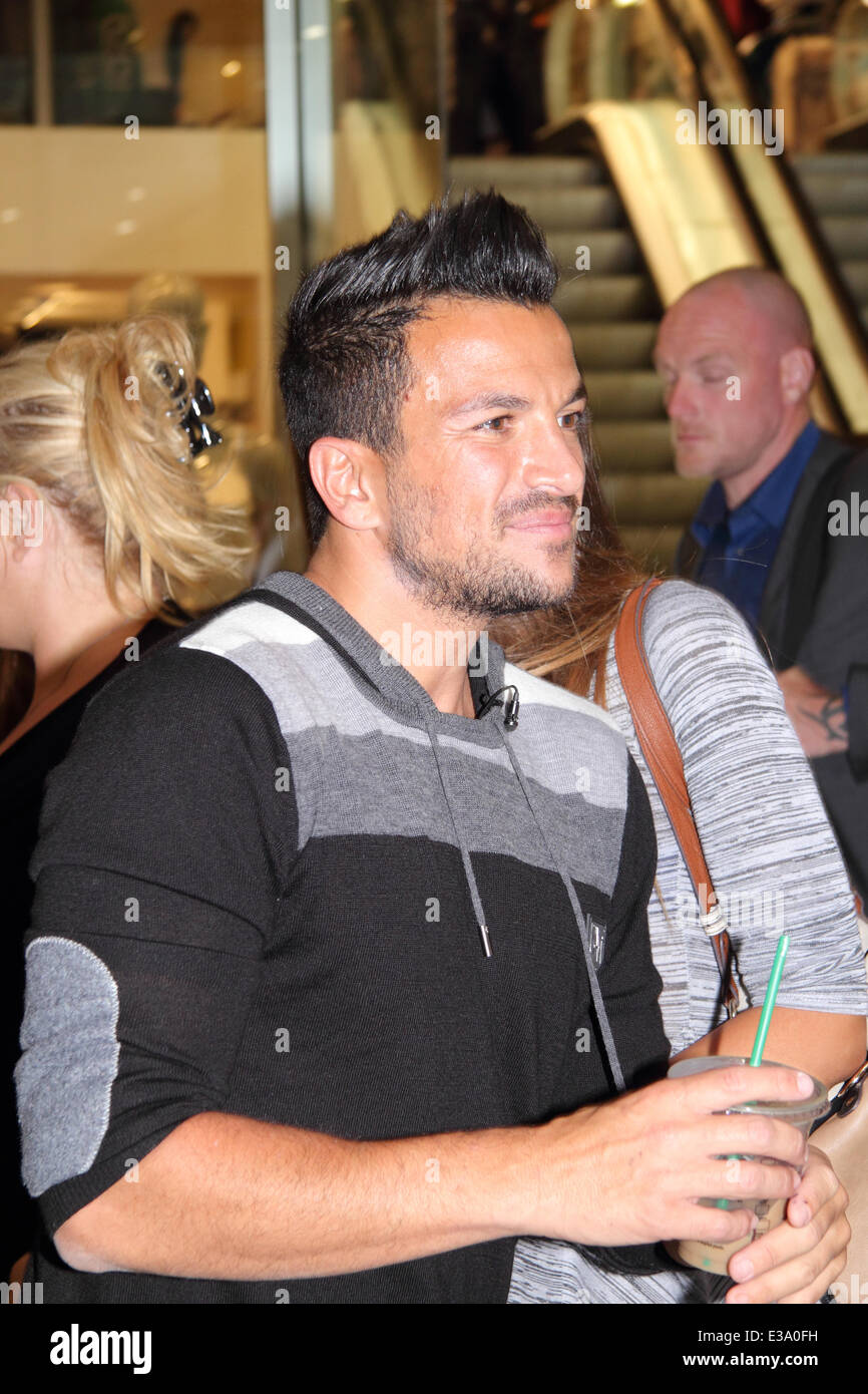Peter Andre is joined by pregnant girlfriend, Emily MacDonagh and ...