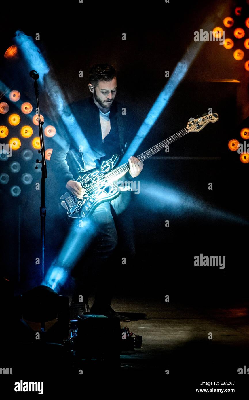 Eddie fisher and drew brown of onerepublic hi-res stock photography and ...