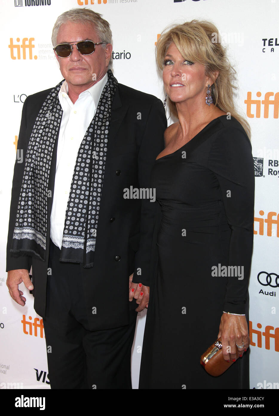 Tom berenger and laura moretti hi-res stock photography and images - Alamy
