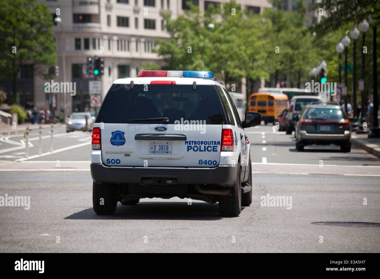 Rear view of Washington, DC Metropolitan Police SUV - USA Stock Photo ...