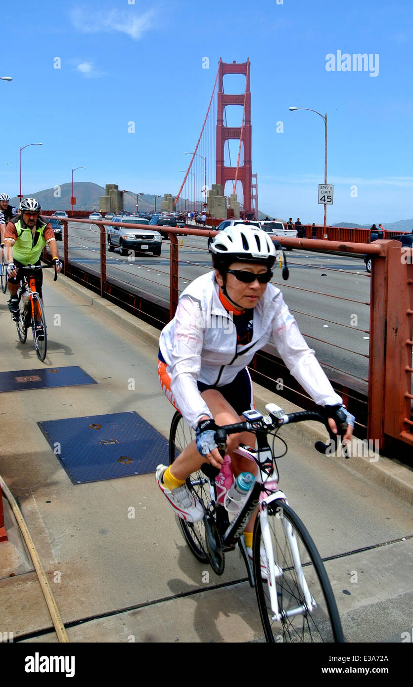 Golden gate bridge cyclist hi-res stock photography and images - Alamy