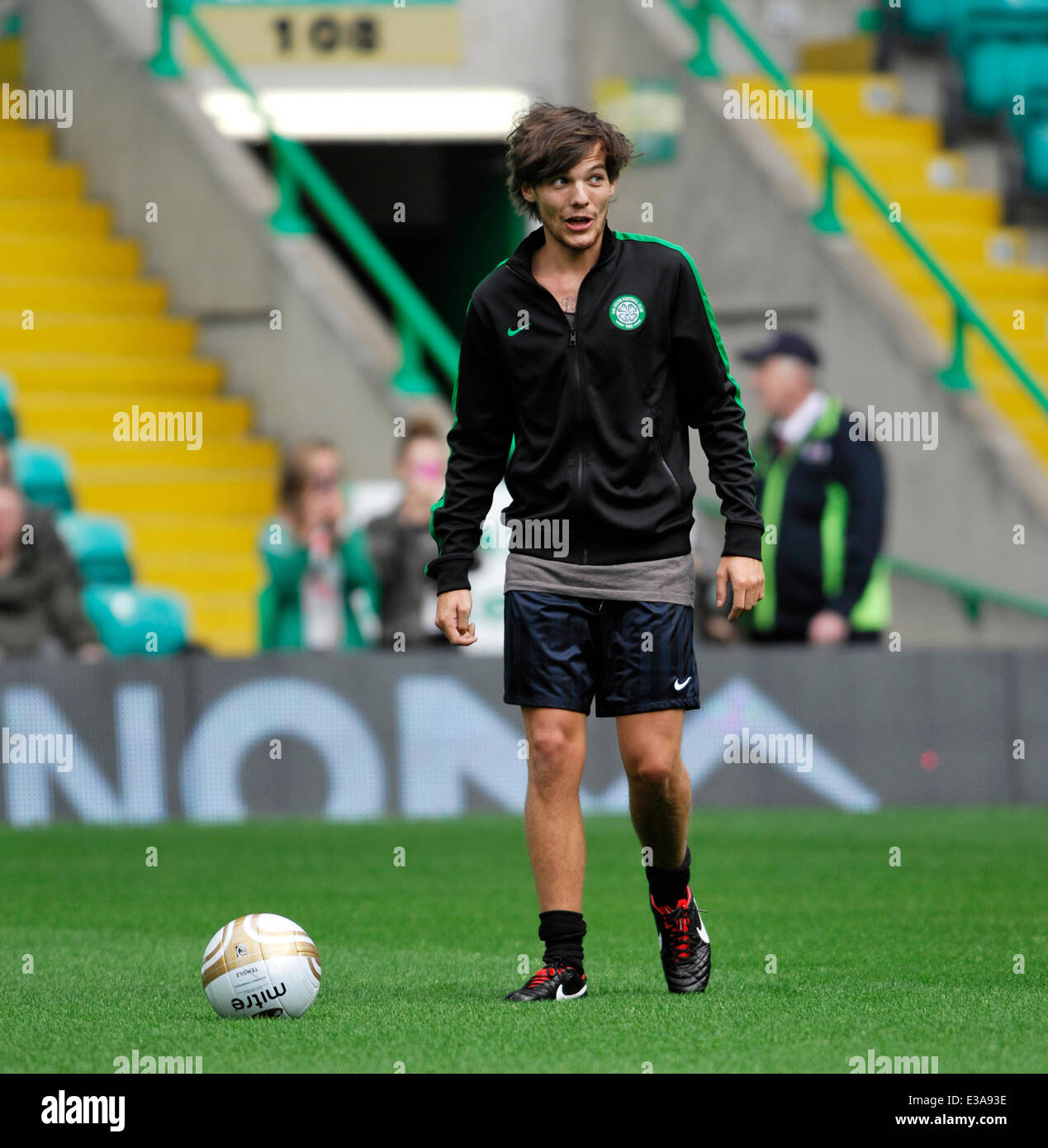 One Direction's Louis Tomlinson warms up before playing for Celtic XI ...