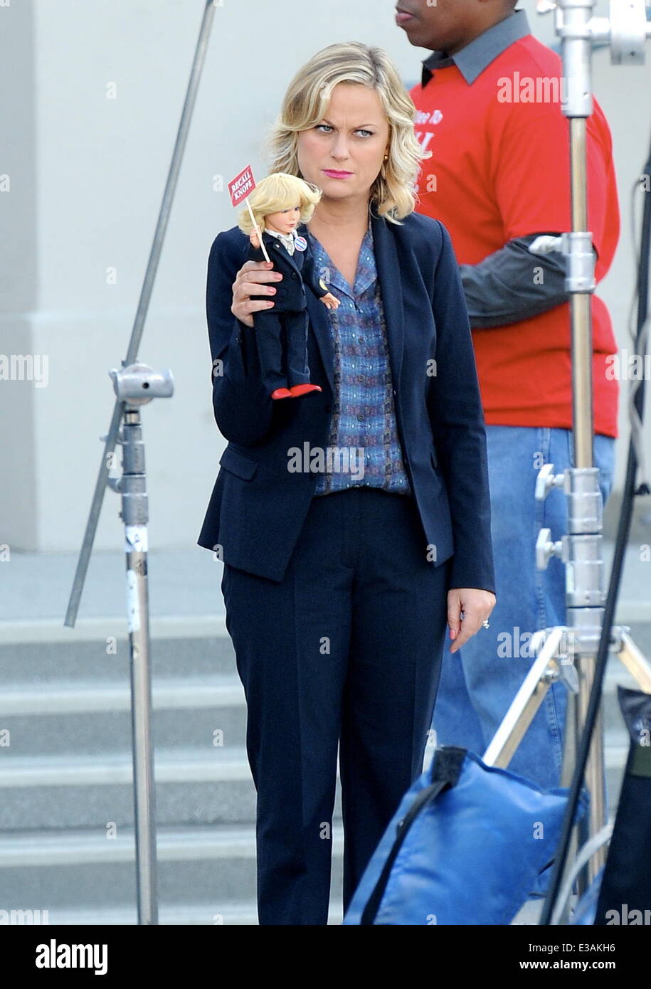 Amy Poehler giggling on the set of her TV show 'Parks and Recreation ...