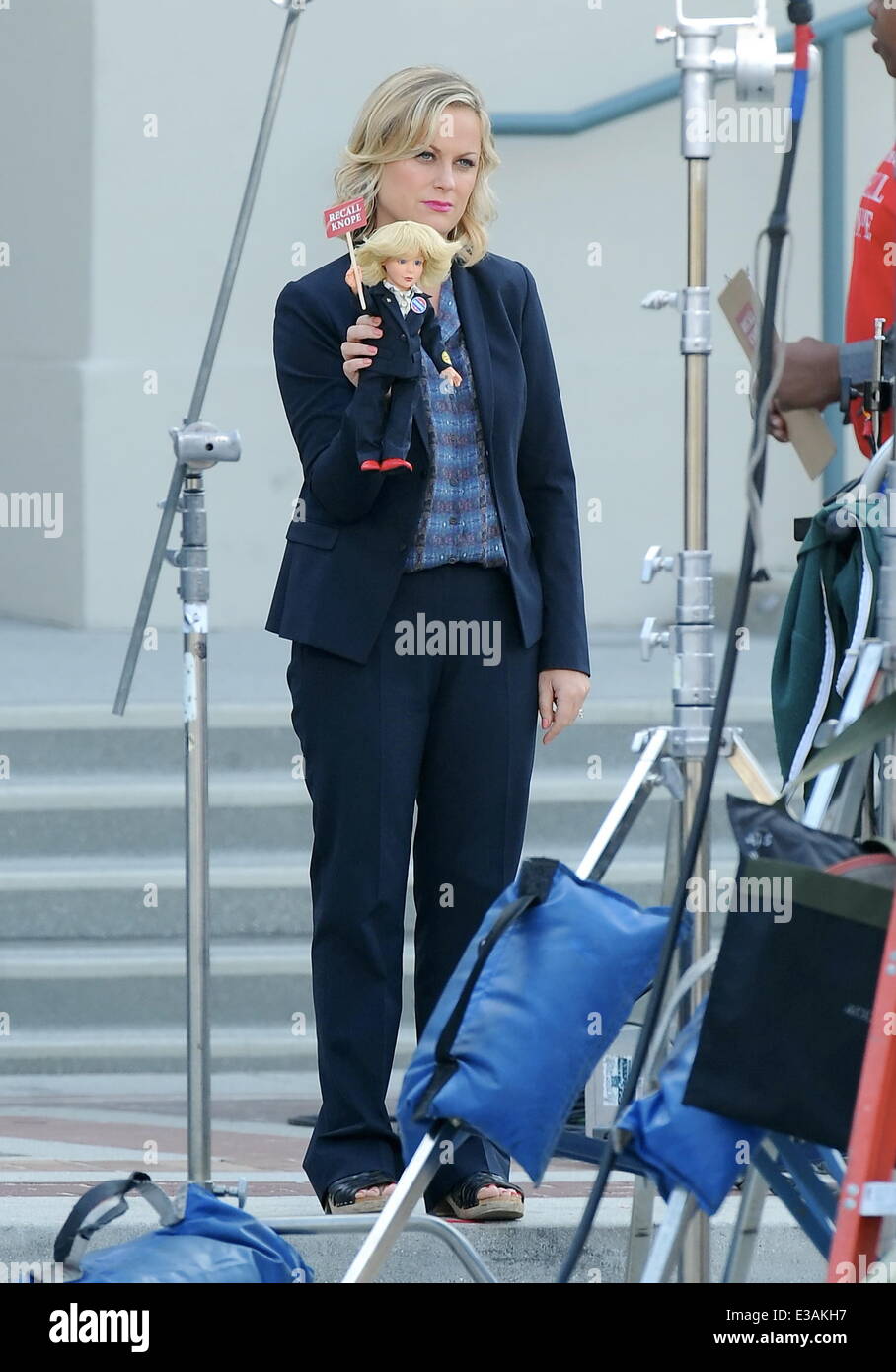 Amy Poehler giggling on the set of her TV show 'Parks and Recreation ...