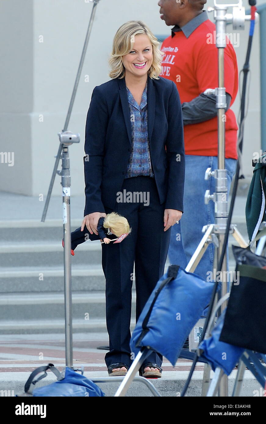 Amy Poehler giggling on the set of her TV show 'Parks and Recreation ...
