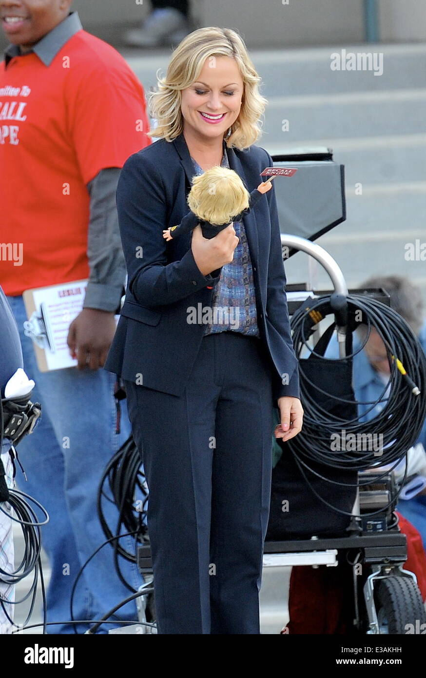Amy Poehler giggling on the set of her TV show 'Parks and Recreation ...