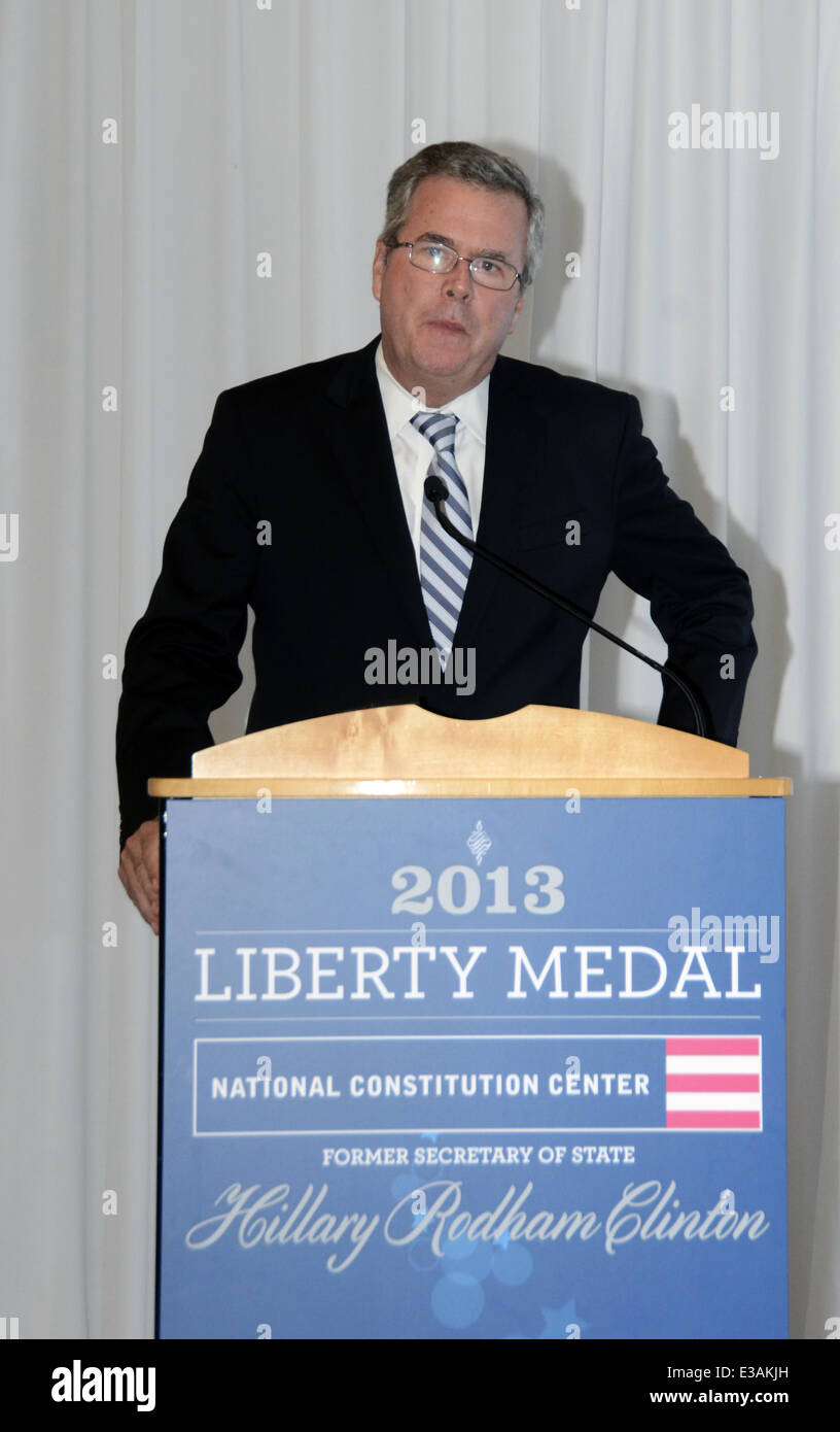 Hillary Clinton awarded Liberty Medal by National Constitution Center ...