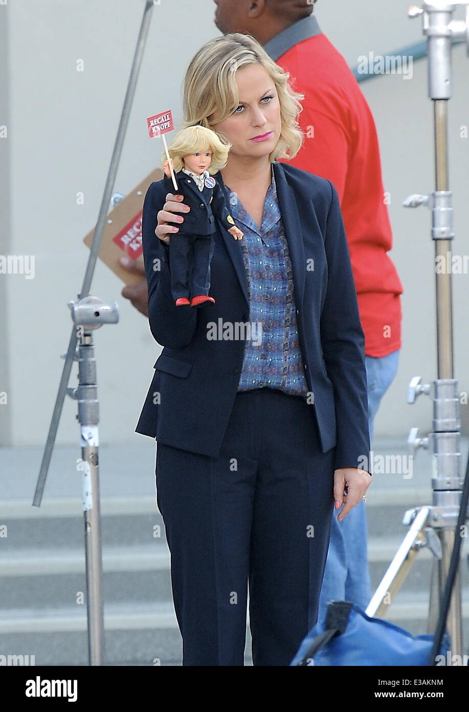 Amy Poehler giggling on the set of her TV show 'Parks and Recreation ...