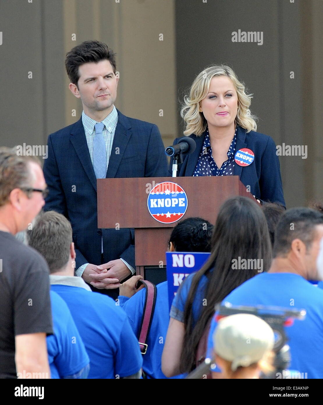 Amy Poehler giggling on the set of her TV show 'Parks and Recreation ...