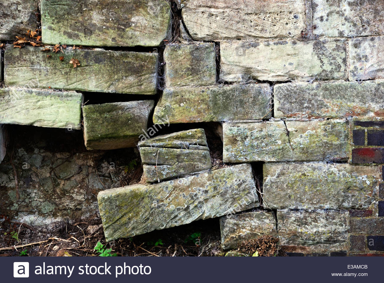 Cracked Wall Subsidence Stock Photos & Cracked Wall Subsidence Stock ...