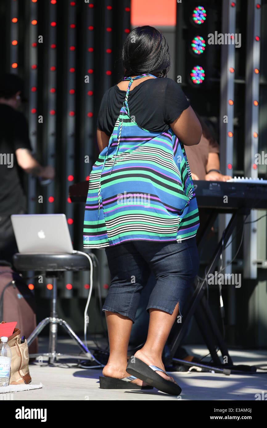 Mandisa performs on the Extra TV show. Featuring: Mandisa Where: Los ...