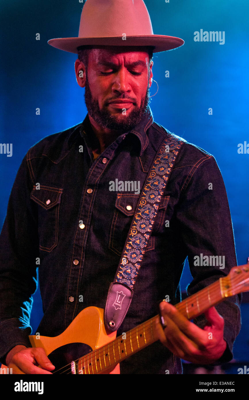 Ben Harper and Charlie Musselwhite perform live at Stubbs Featuring ...
