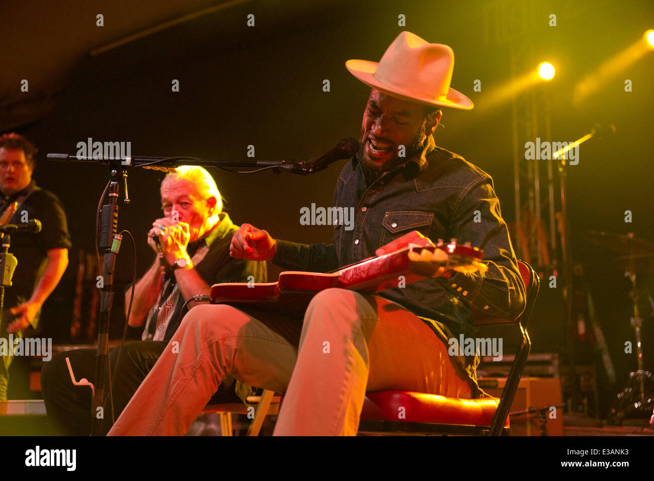 Ben Harper and Charlie Musselwhite perform live at Stubbs Featuring ...
