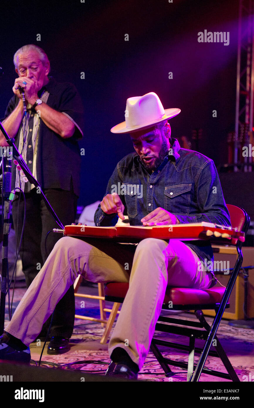 Ben Harper and Charlie Musselwhite perform live at Stubbs Featuring ...