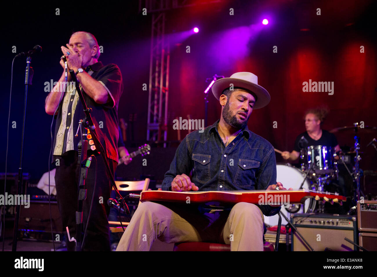 Ben Harper and Charlie Musselwhite perform live at Stubbs Featuring ...