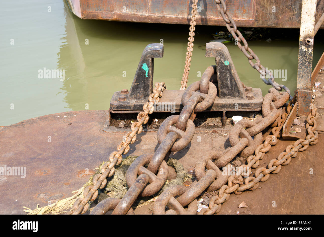 Abandoned anchor chain hi-res stock photography and images - Alamy