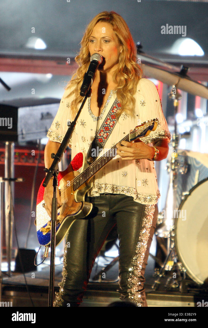 Sheryl Crow Los Angeles Performance Helad at The Greek Theater ...