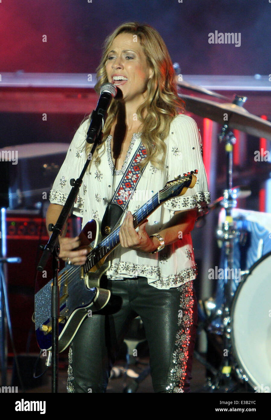 Sheryl Crow Los Angeles Performance Helad at The Greek Theater ...